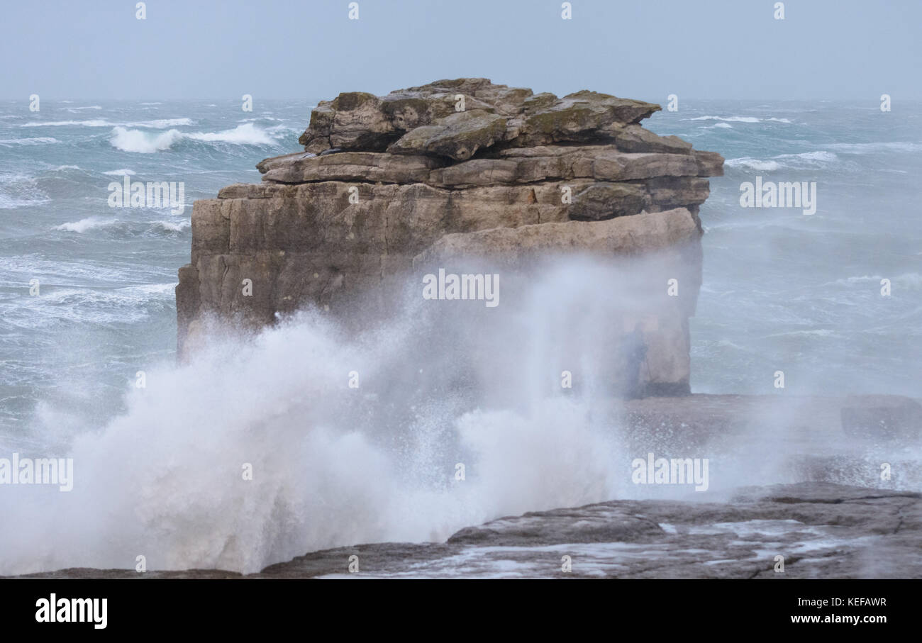 Portland Bill, Dorset. 21st Oct 2017. UK Weather. A photographer risk ...