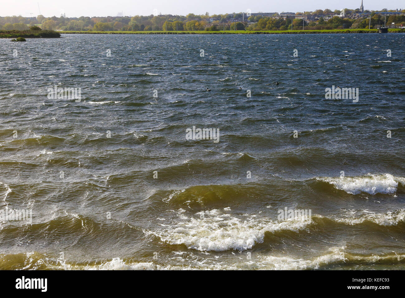 North London, UK. 21st Oct, 2017. UK Weather. Waves and strong gusts of ...