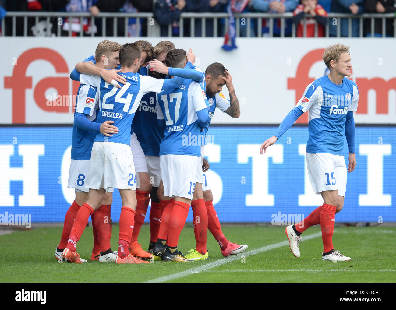 Kiel, Germany. 21st Oct, 2017. Kiel's team celebrates the 2:0 goal ...