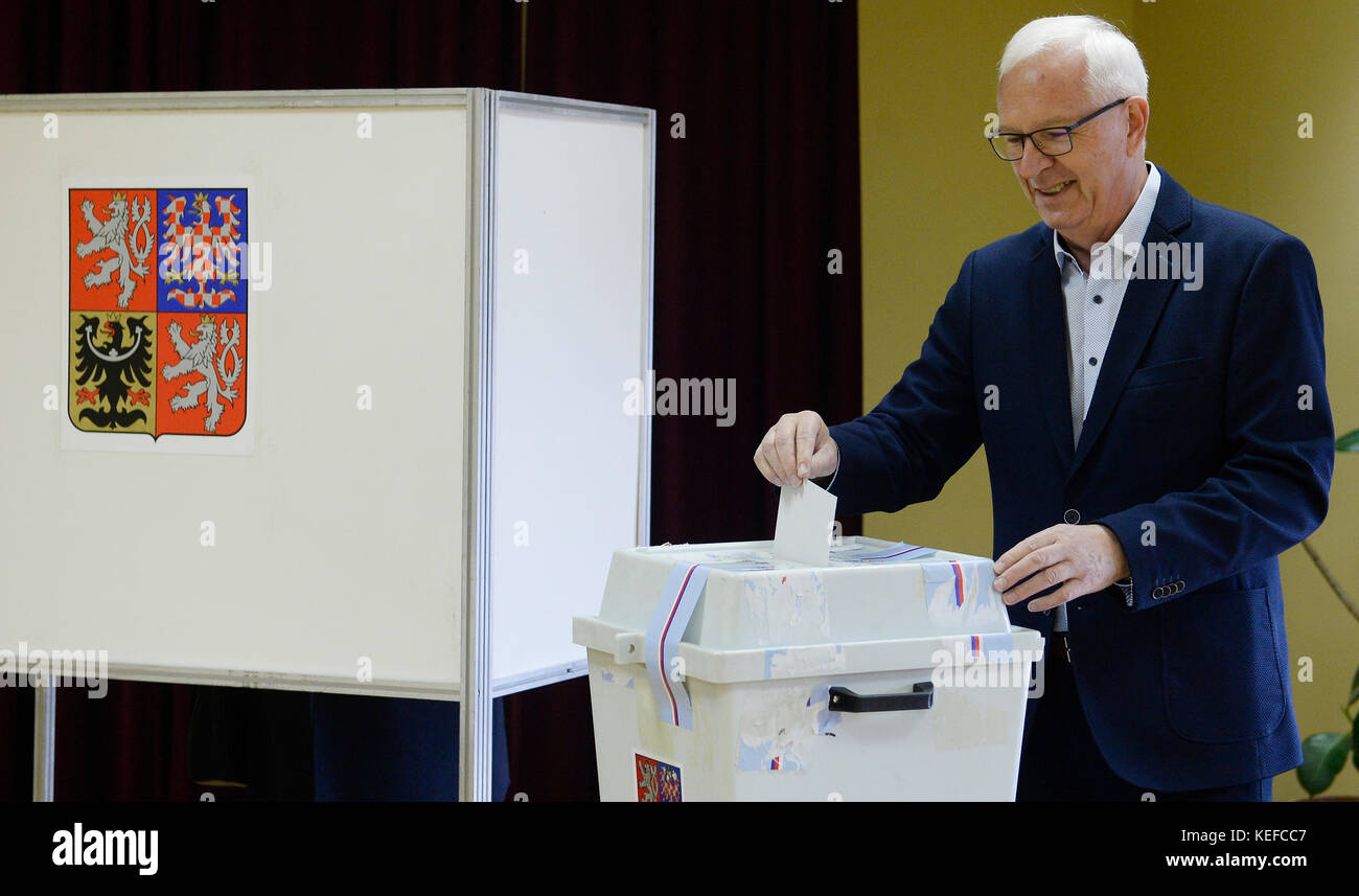 The presidential candidate and former Science Academy head Jiri Drahos ...