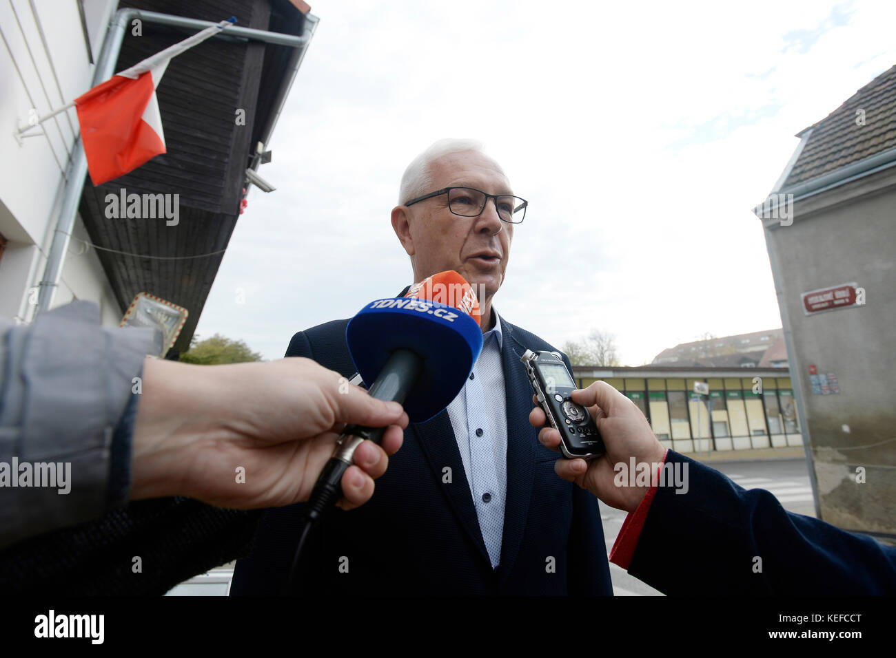 The presidential candidate and former Science Academy head Jiri Drahos ...