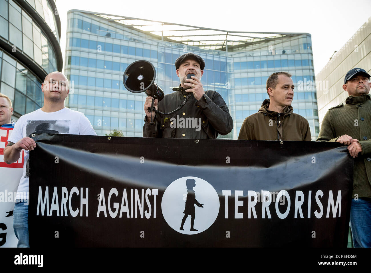Chelsea fan protest hi-res stock photography and images - Alamy