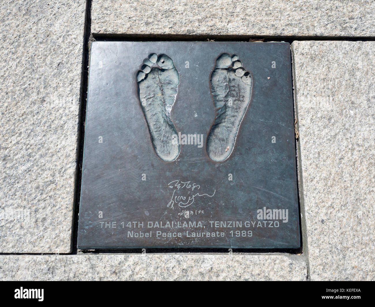Bronze footprints hi-res stock photography and images - Alamy