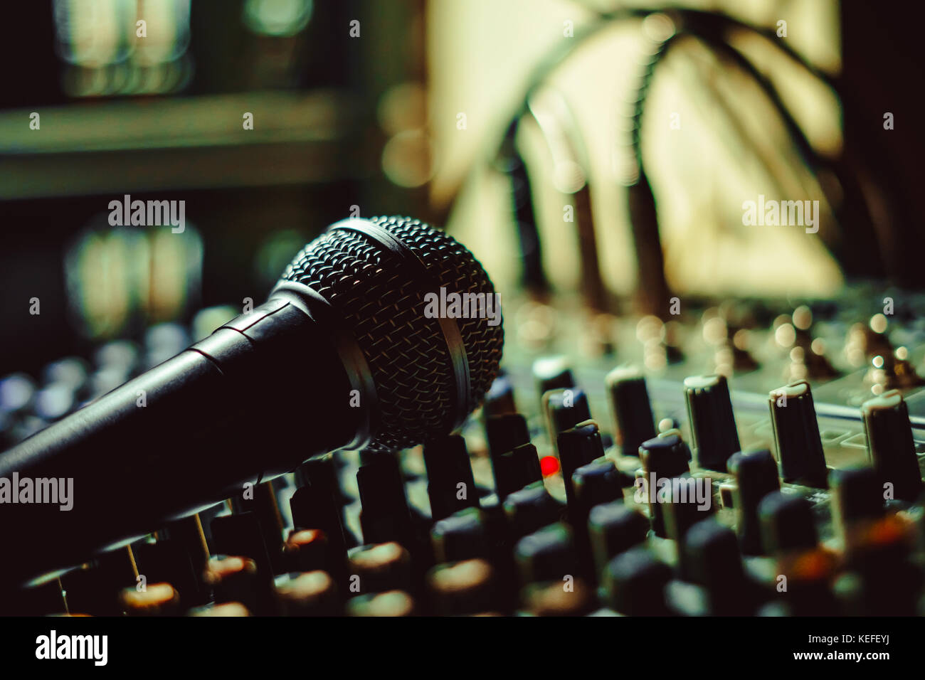 Mixingboard hi-res stock photography and images - Alamy