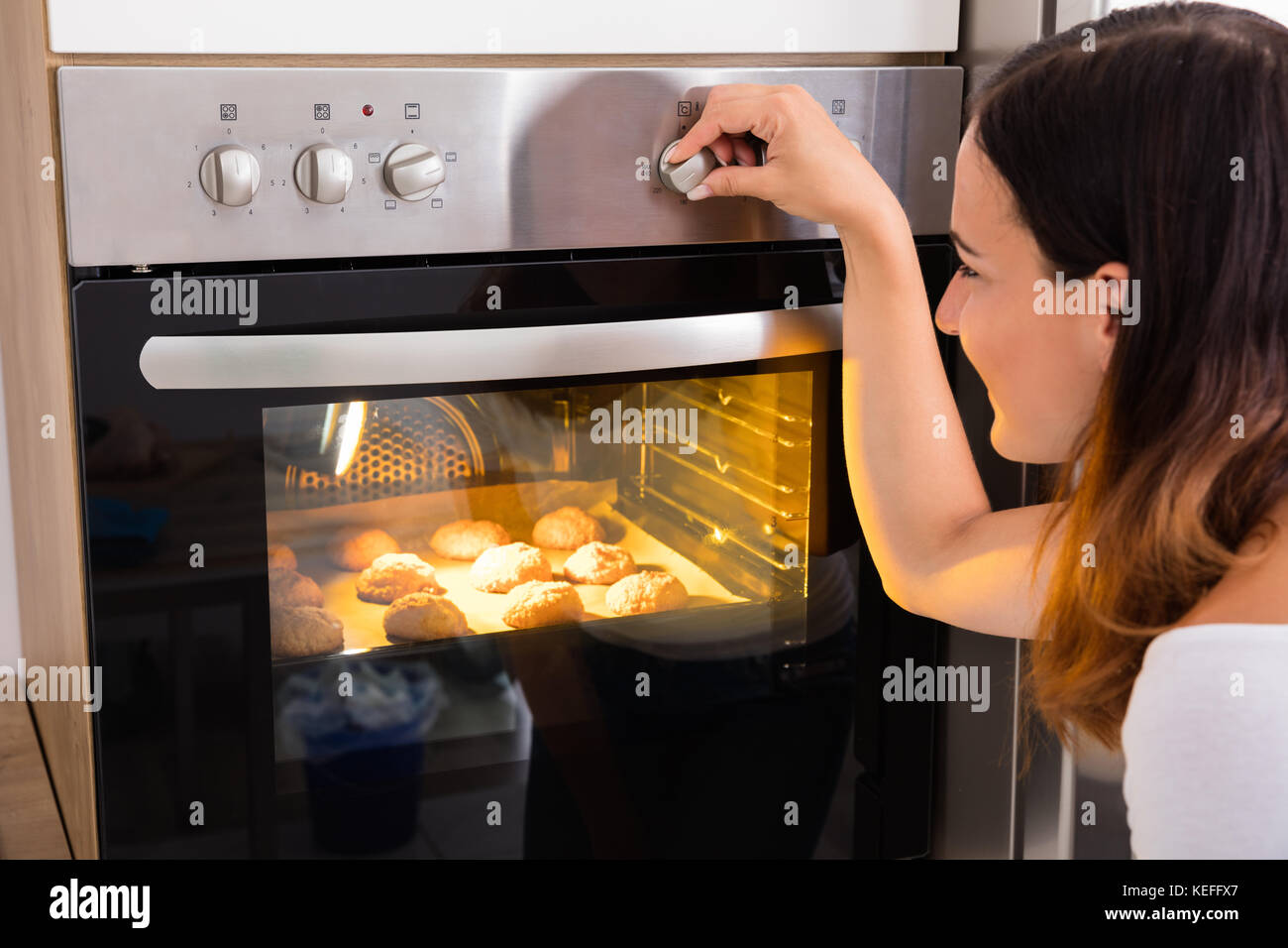 Adjusting oven temperature preparing bake hi-res stock photography and ...