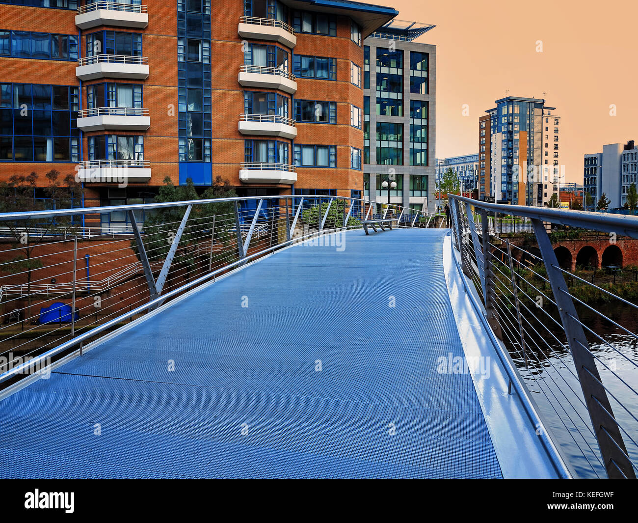 Footbridge over the River Irwell at Spinningfields Stock Photo - Alamy