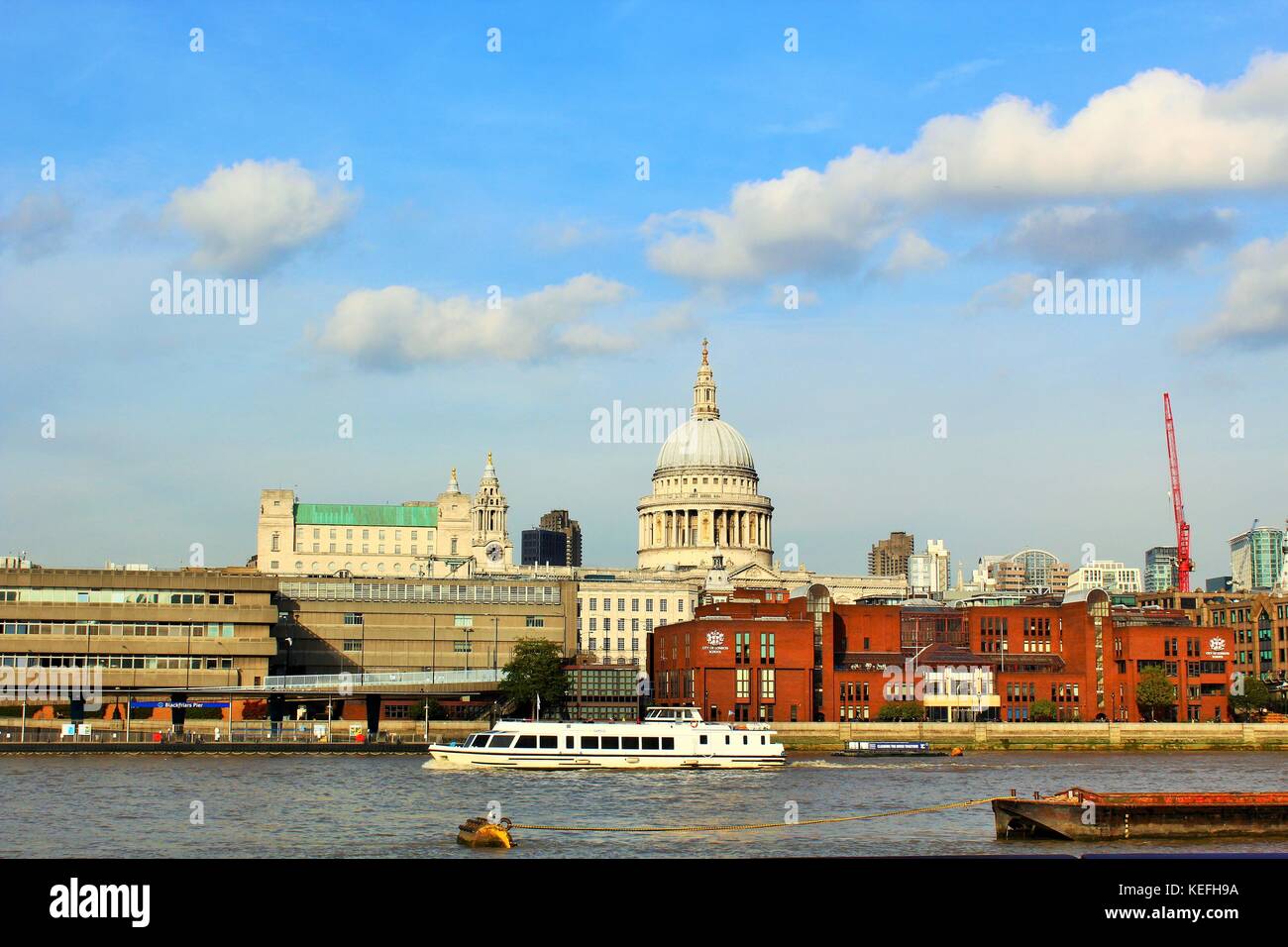 London skyline landmarks sunny hi-res stock photography and images - Alamy