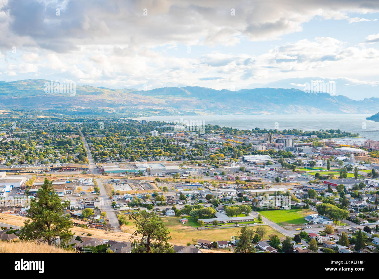 View of city of Kelowna and Okanagan Lake from Knox Mountain viewpoint ...