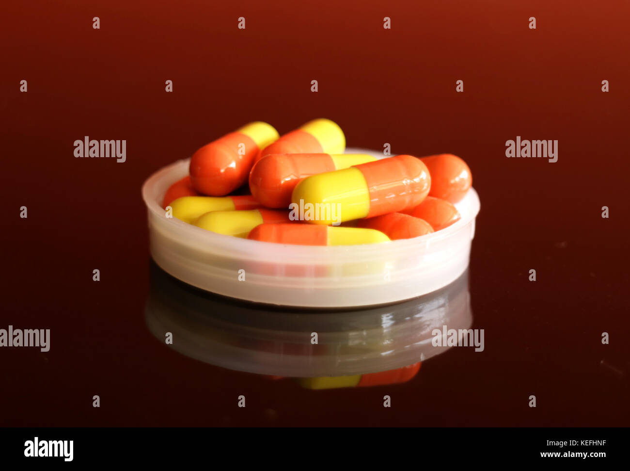 Hard gelatin capsule hi-res stock photography and images - Alamy