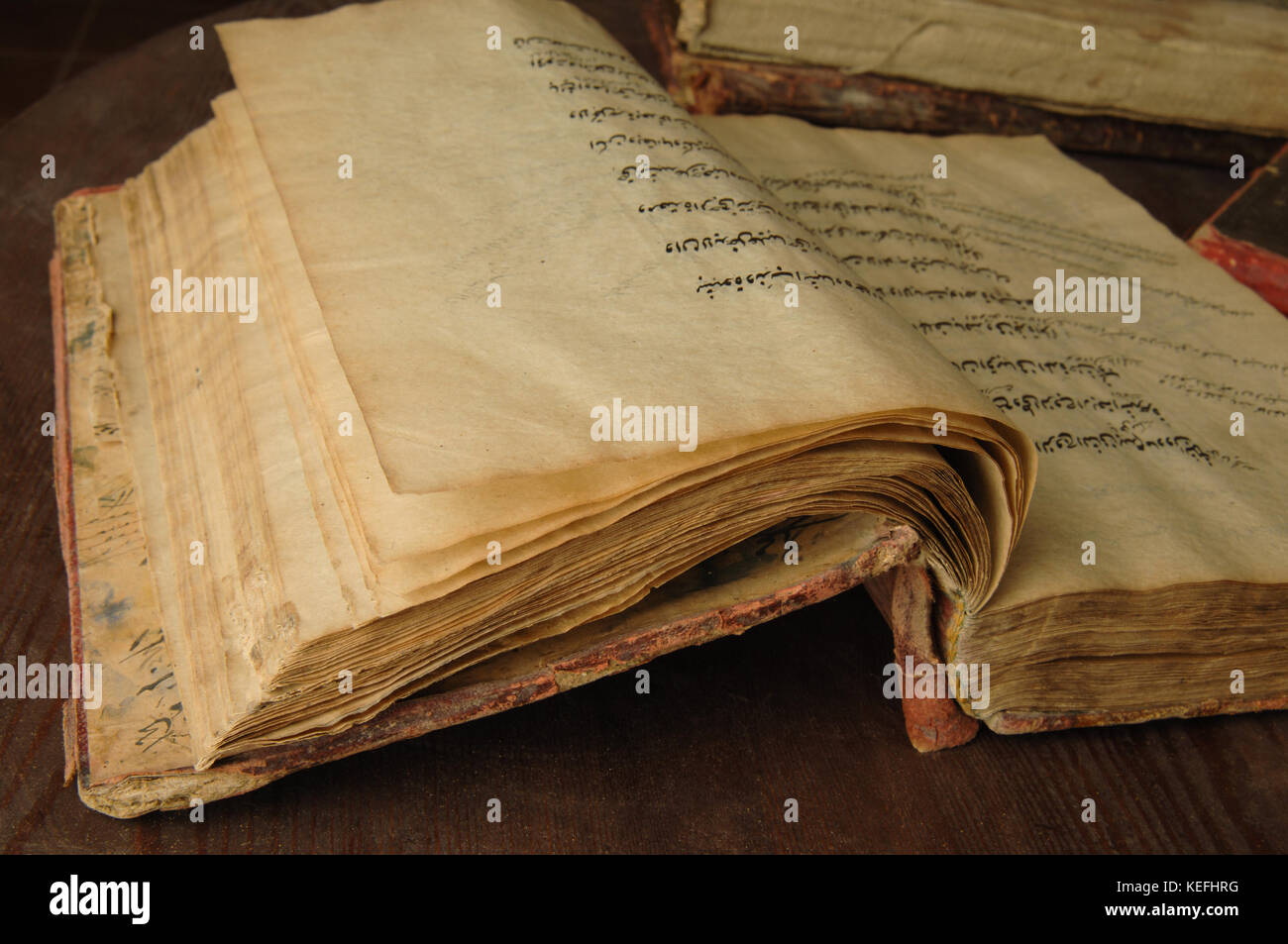 ancient open book in arabic. old arabic manuscripts Stock Photo - Alamy