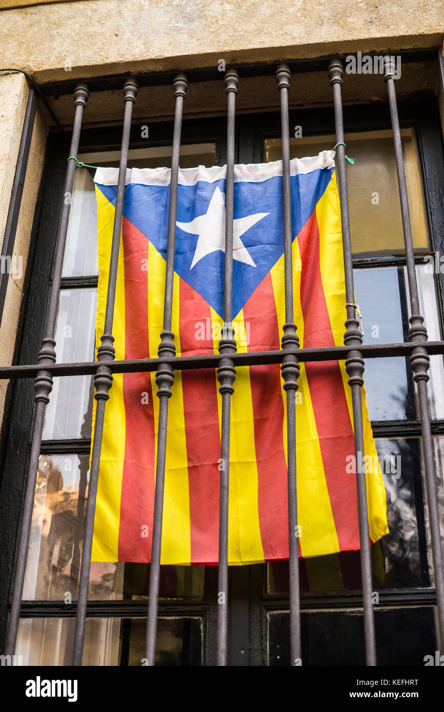 Catalan Independence flags hanging on buildings in Girona, Spain ...