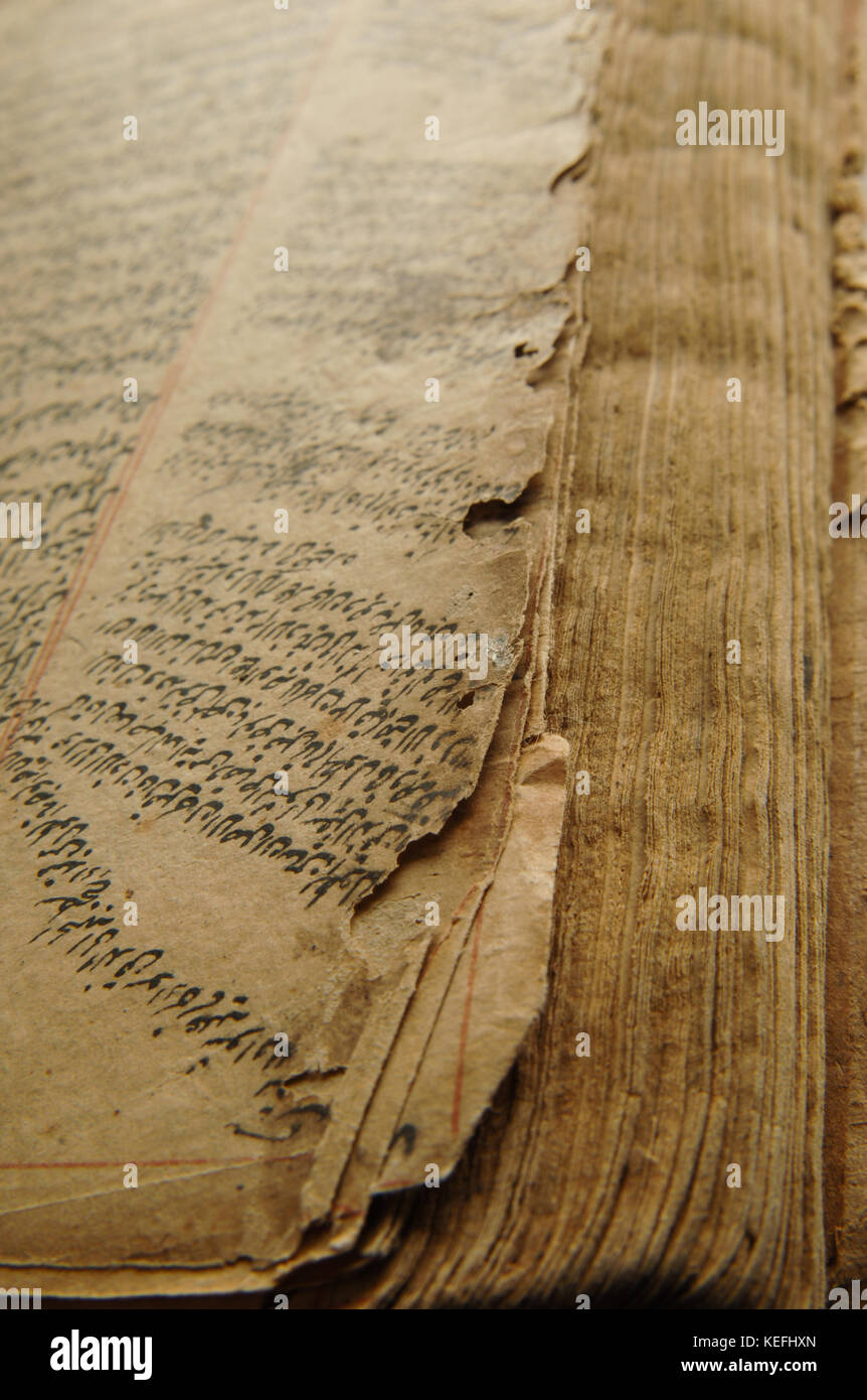 ancient open book in arabic. old arabic manuscripts Stock Photo - Alamy