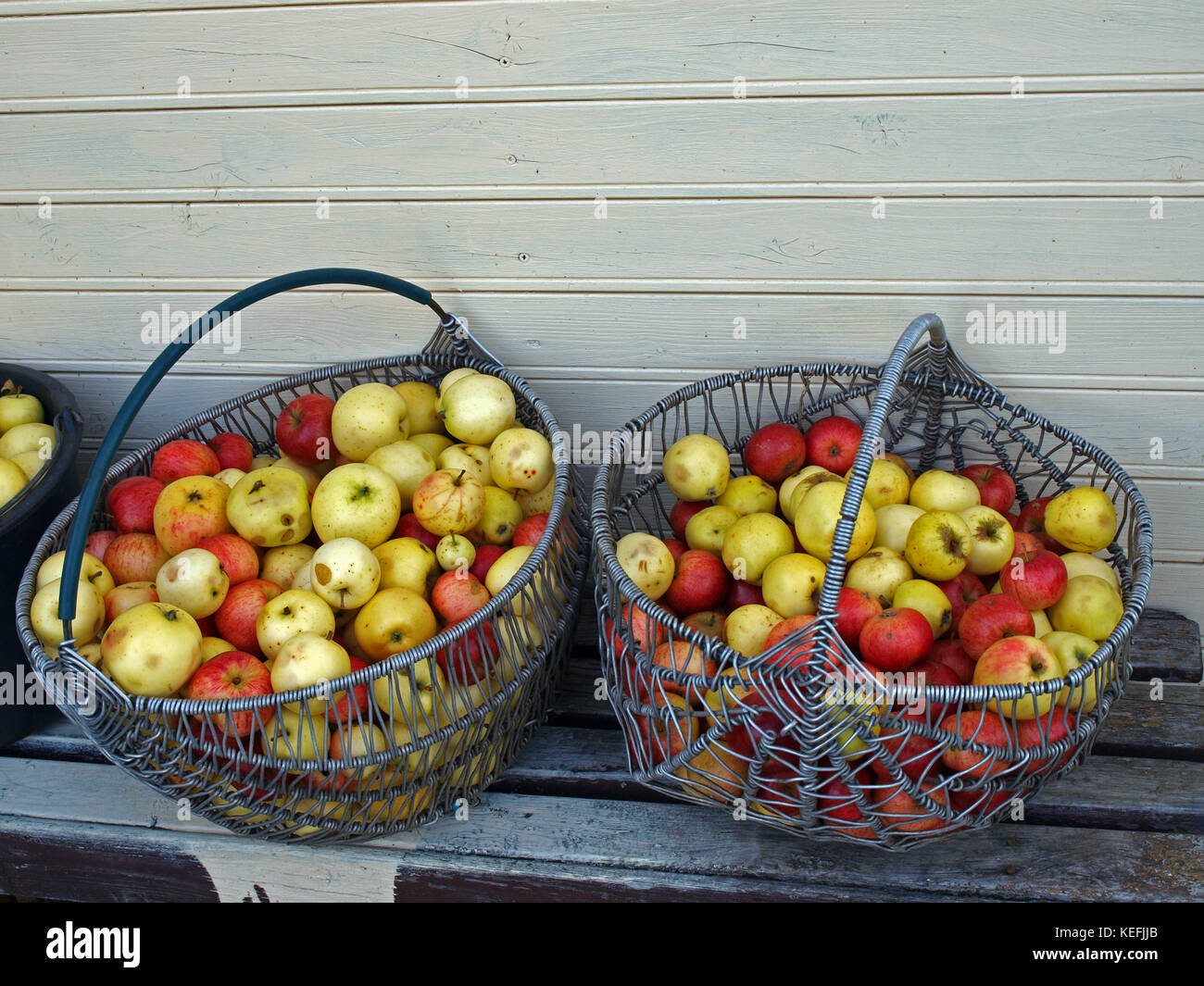 Piles of baskets hi-res stock photography and images - Alamy