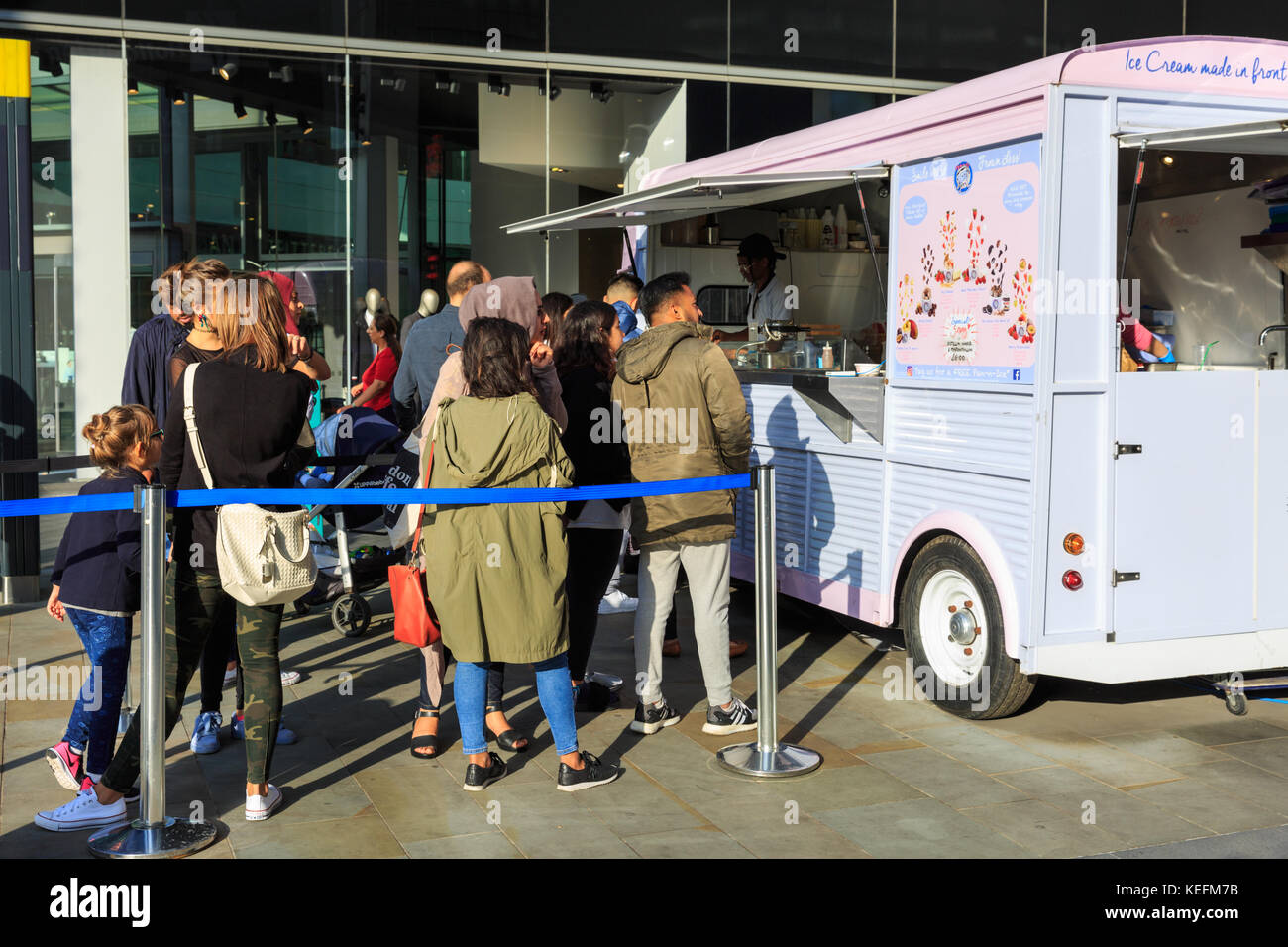 Queue for ice cream hi-res stock photography and images - Alamy