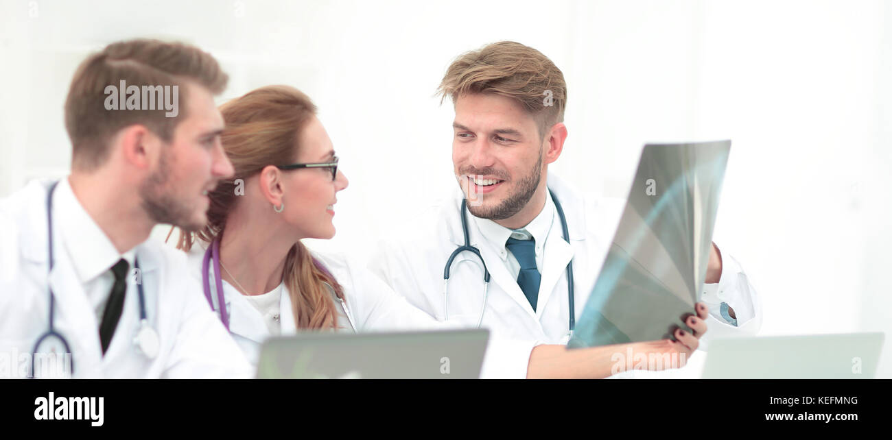 Beautiful doctor holding xray team hi-res stock photography and images ...