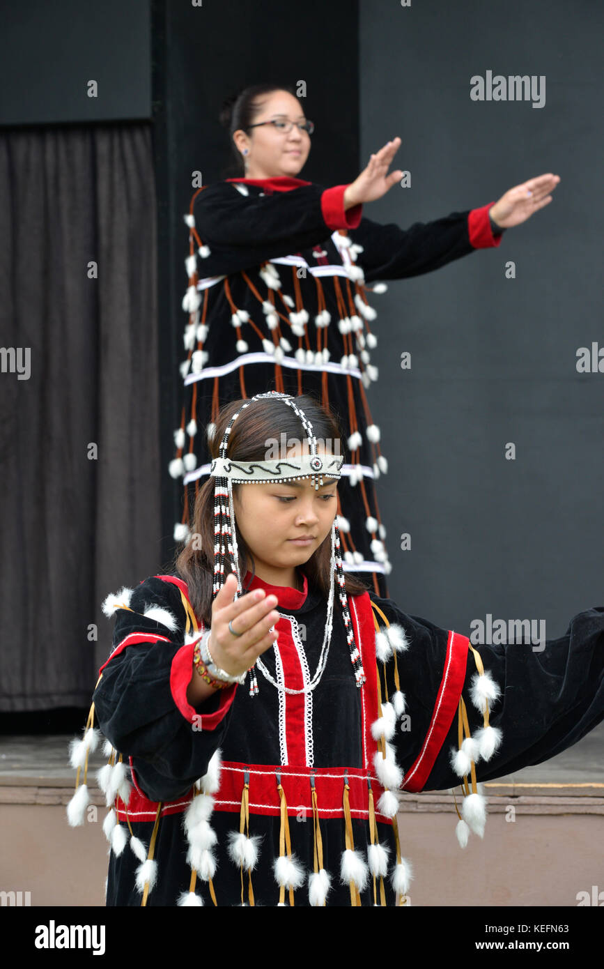Inuit drum dancing hi-res stock photography and images - Alamy