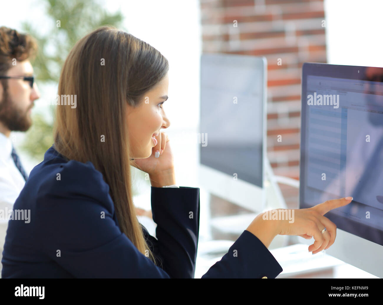 business woman discusses computer data Stock Photo - Alamy