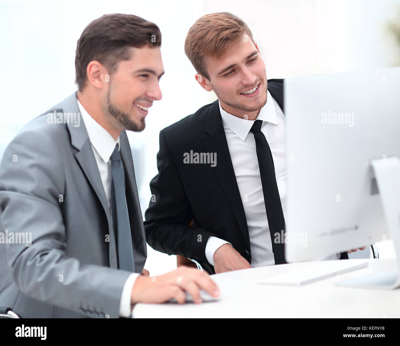 employees are talking sitting behind a Desk Stock Photo - Alamy