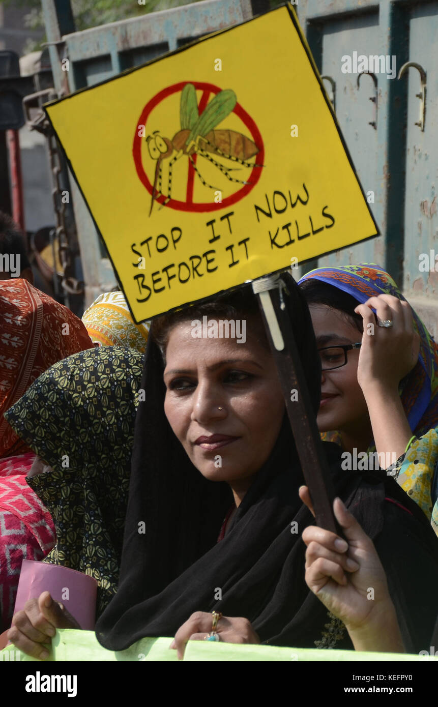 Lahore, Pakistan. 20th Oct, 2017. Pakistani students and civil society ...