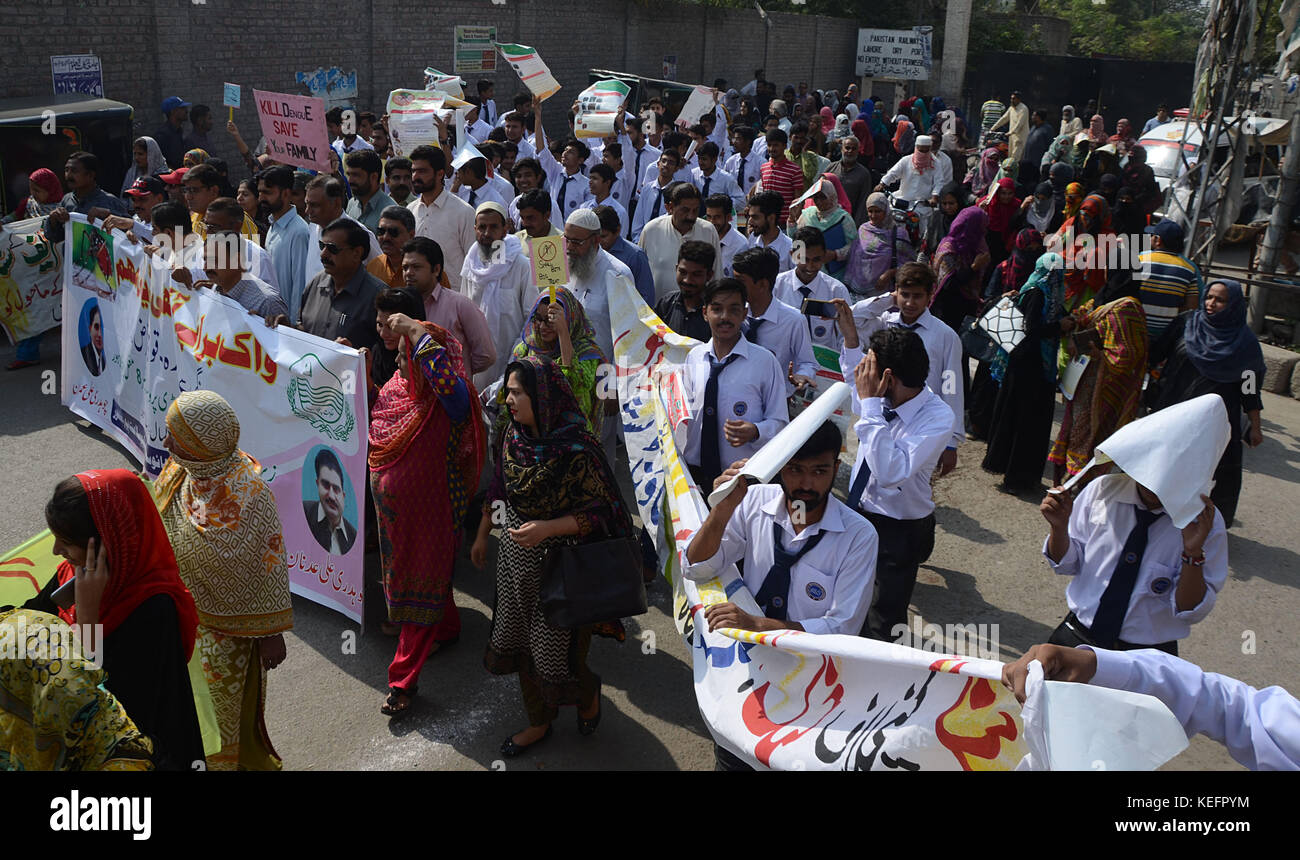 Lahore, Pakistan. 20th Oct, 2017. Pakistani students and civil society ...
