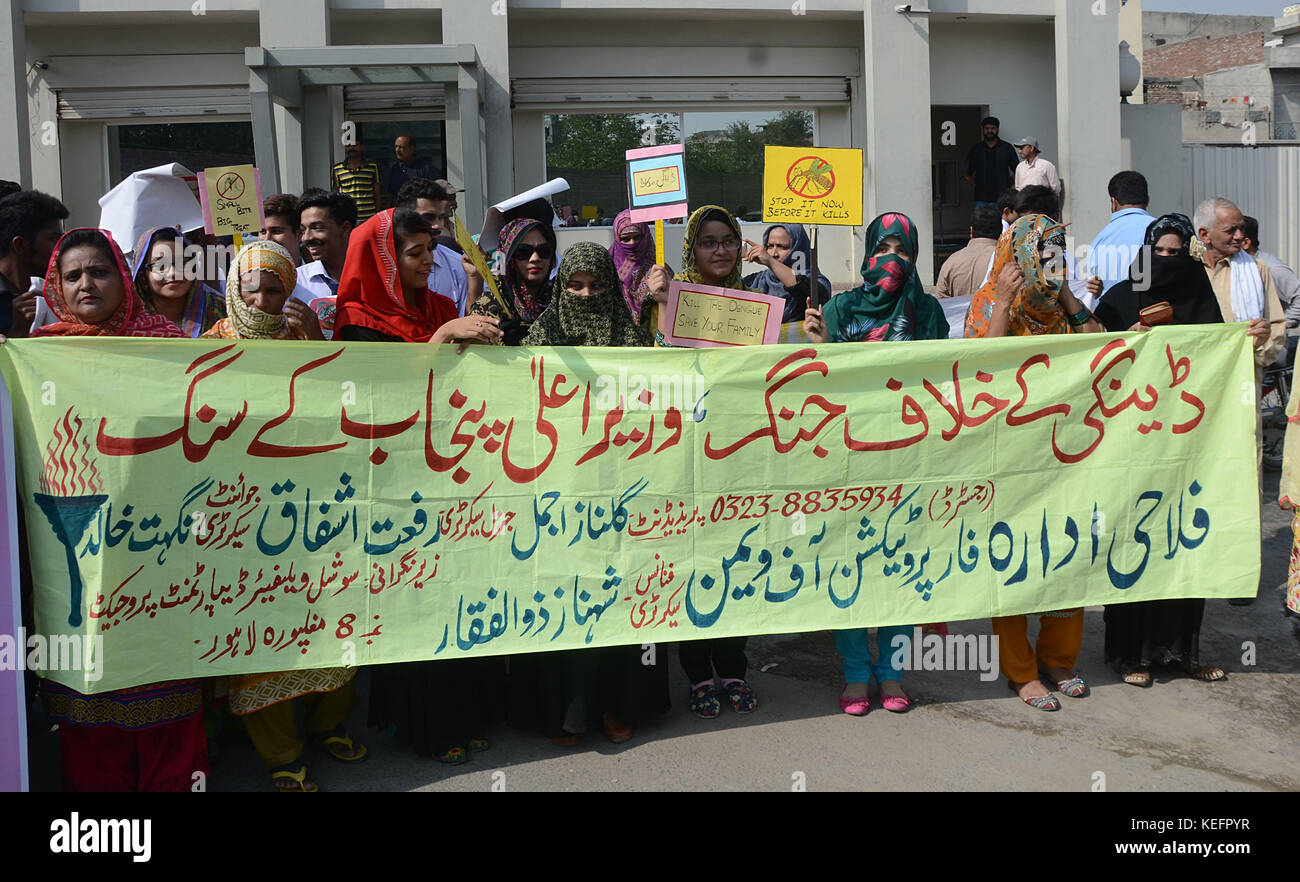Lahore, Pakistan. 20th Oct, 2017. Pakistani students and civil society ...