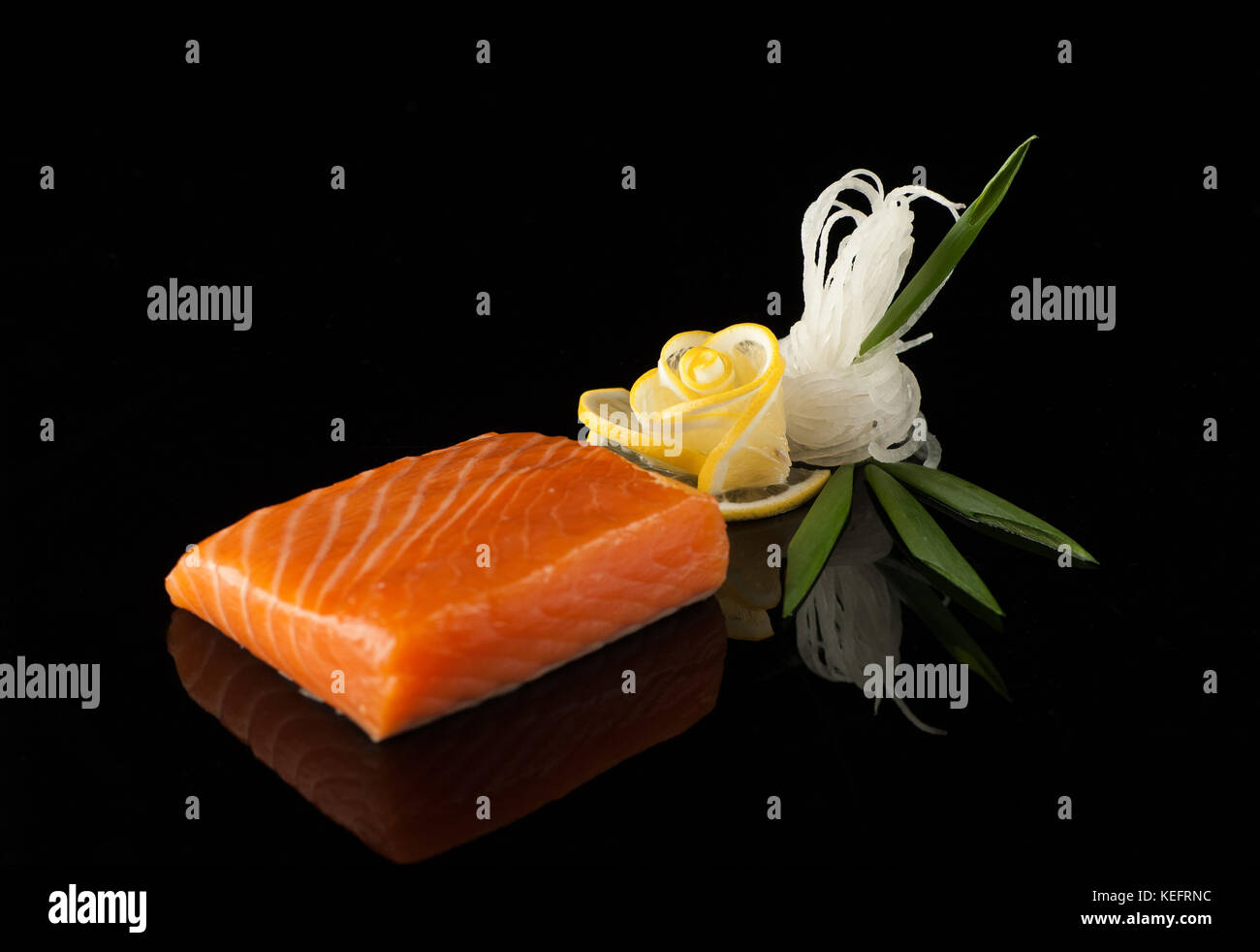 Piece sushi lemon leaf hi-res stock photography and images - Alamy