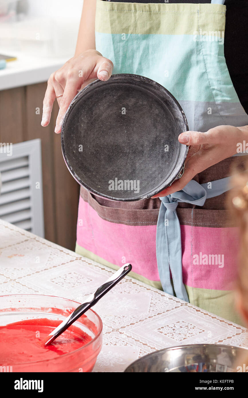 Professional cake making hi-res stock photography and images - Alamy