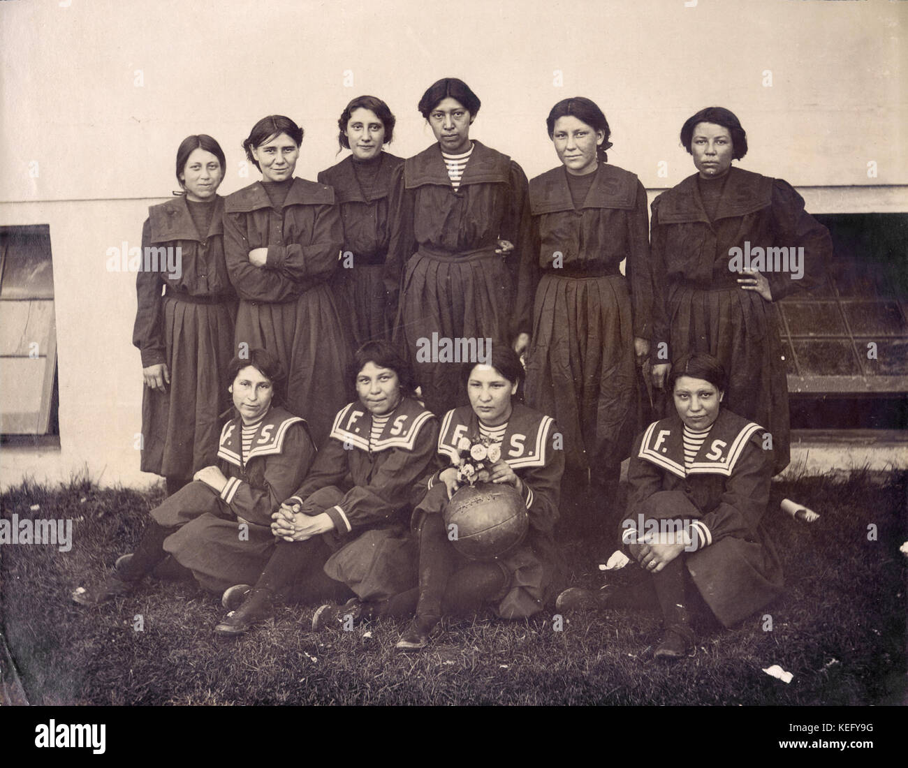American indian school basketball team hi-res stock photography and ...