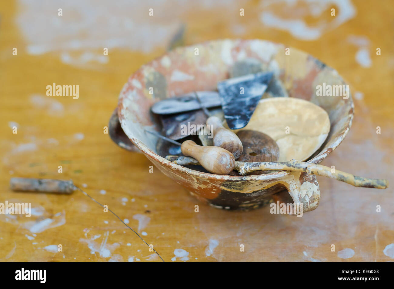 Dirty table hi-res stock photography and images - Alamy