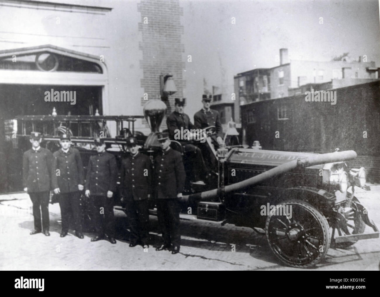 St. Louis Fire Department Engine Company 50 with St. Louis Robinson ...