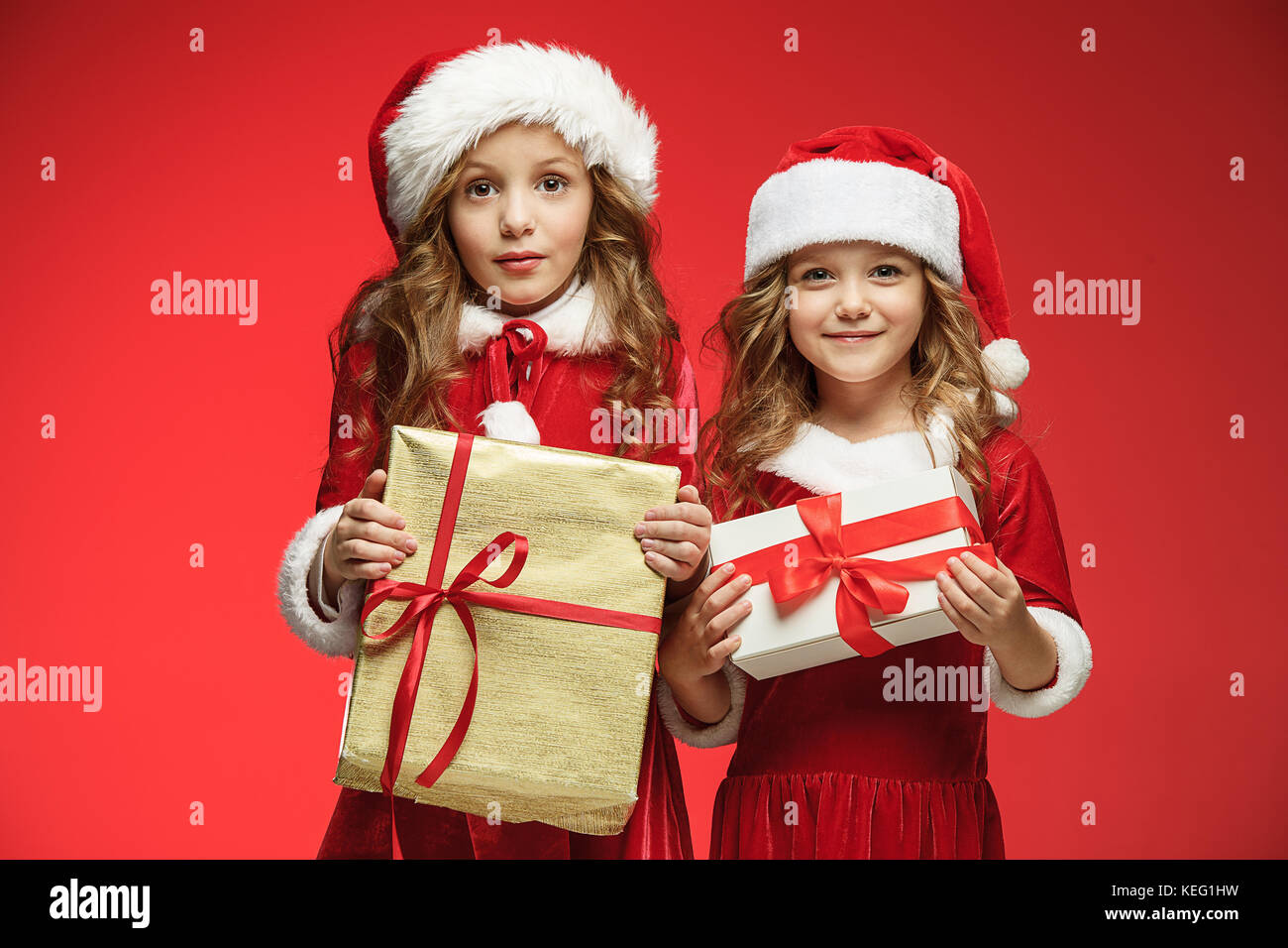 Purple jump rope or skipping rope isolated on white background. Sports ...