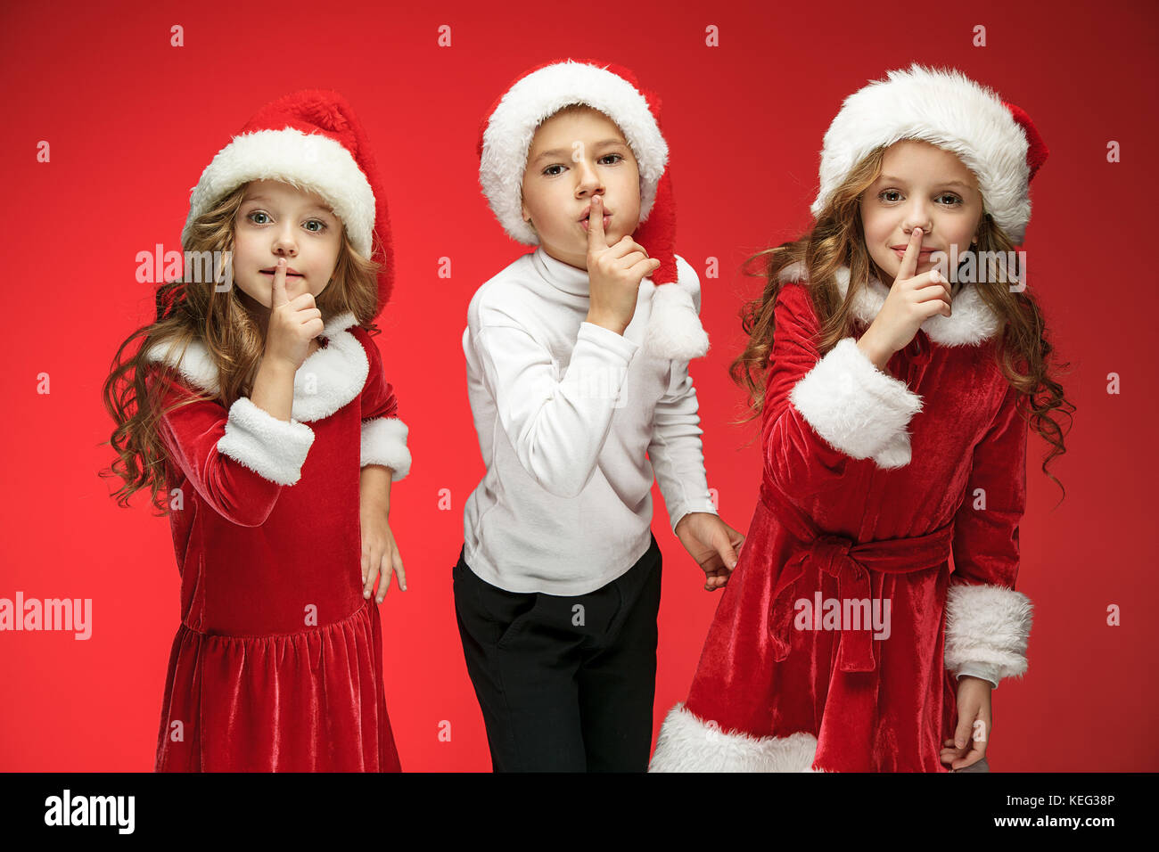 Purple jump rope or skipping rope isolated on white background. Sports ...