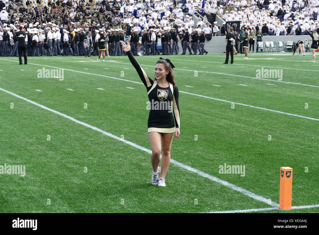 American football stadium crowd hi-res stock photography and images - Alamy