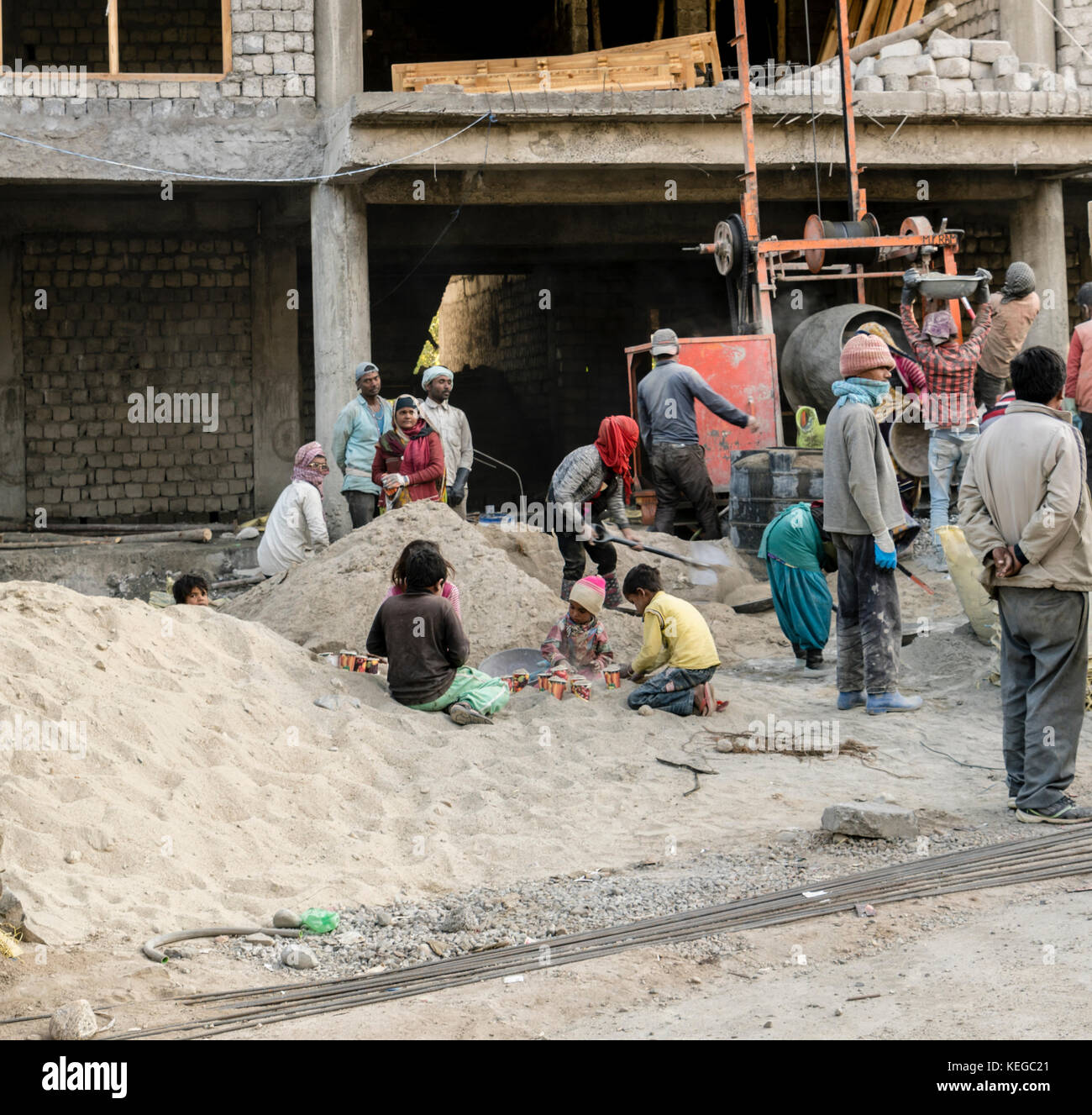 Indian construction workers hi-res stock photography and images - Alamy
