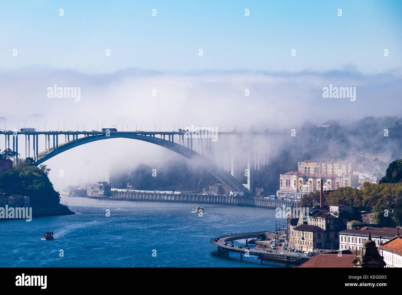 Ponte de arrabida river douro hi-res stock photography and images - Alamy