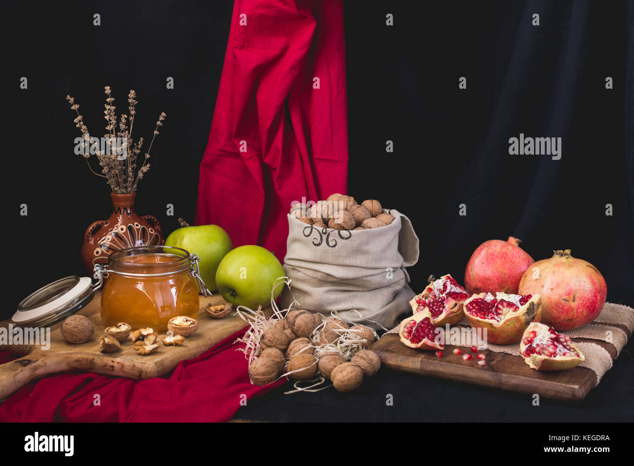 Harvest straw still life hi-res stock photography and images - Alamy