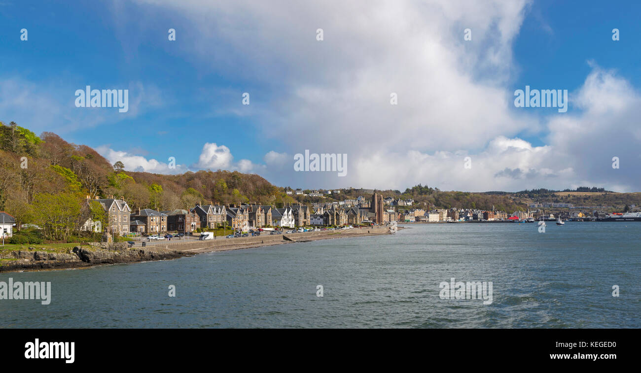 Panoramic view on the town of Oban and St Columba's Cathedral from Oban ...