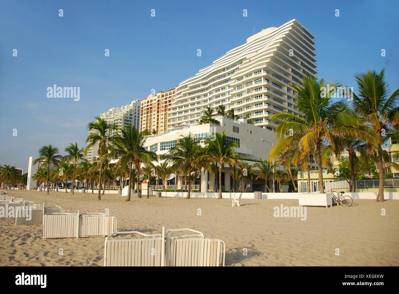 Prime waterfront location hi-res stock photography and images - Alamy