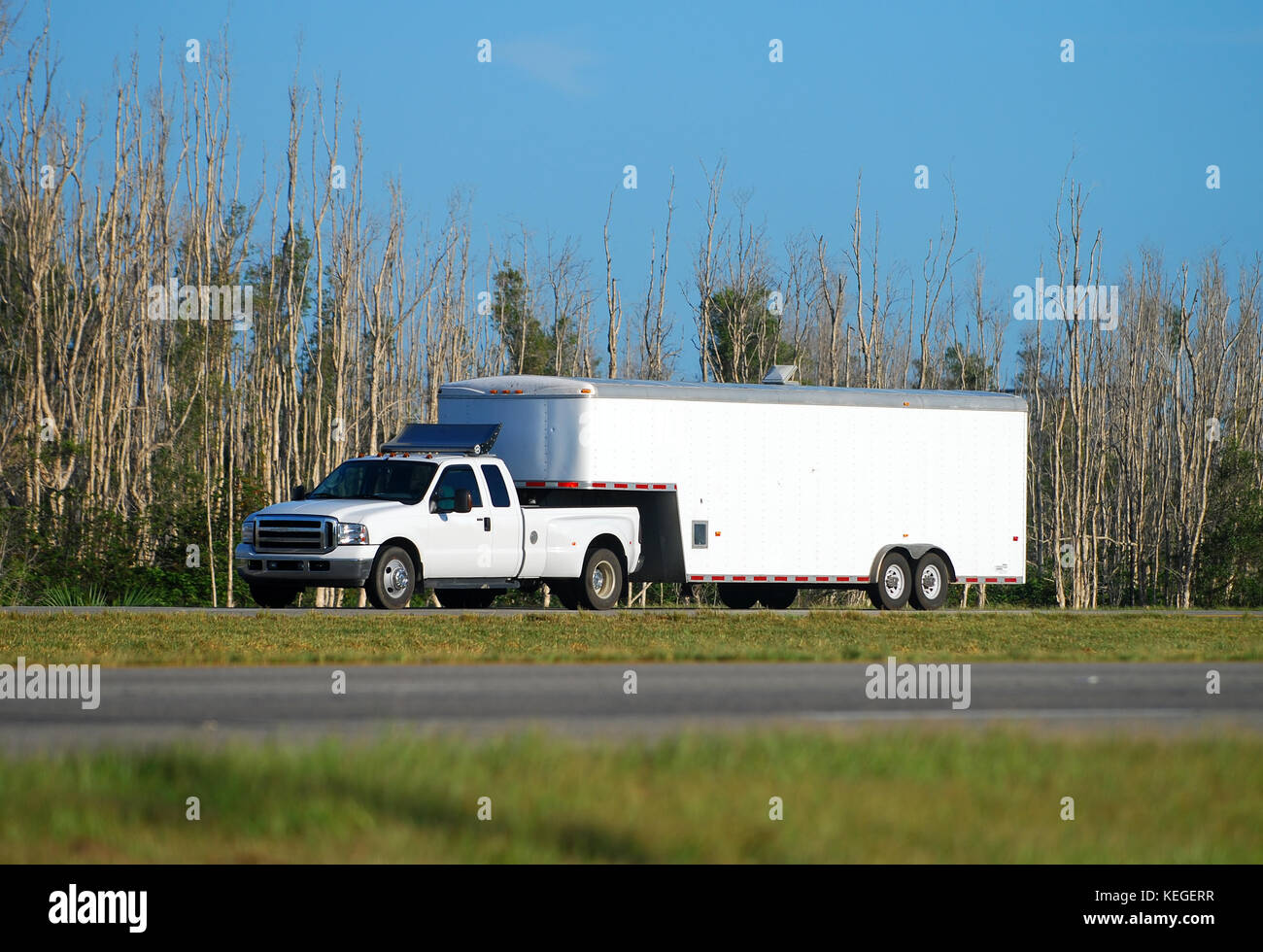 Duty heavy tow truck hi-res stock photography and images - Alamy