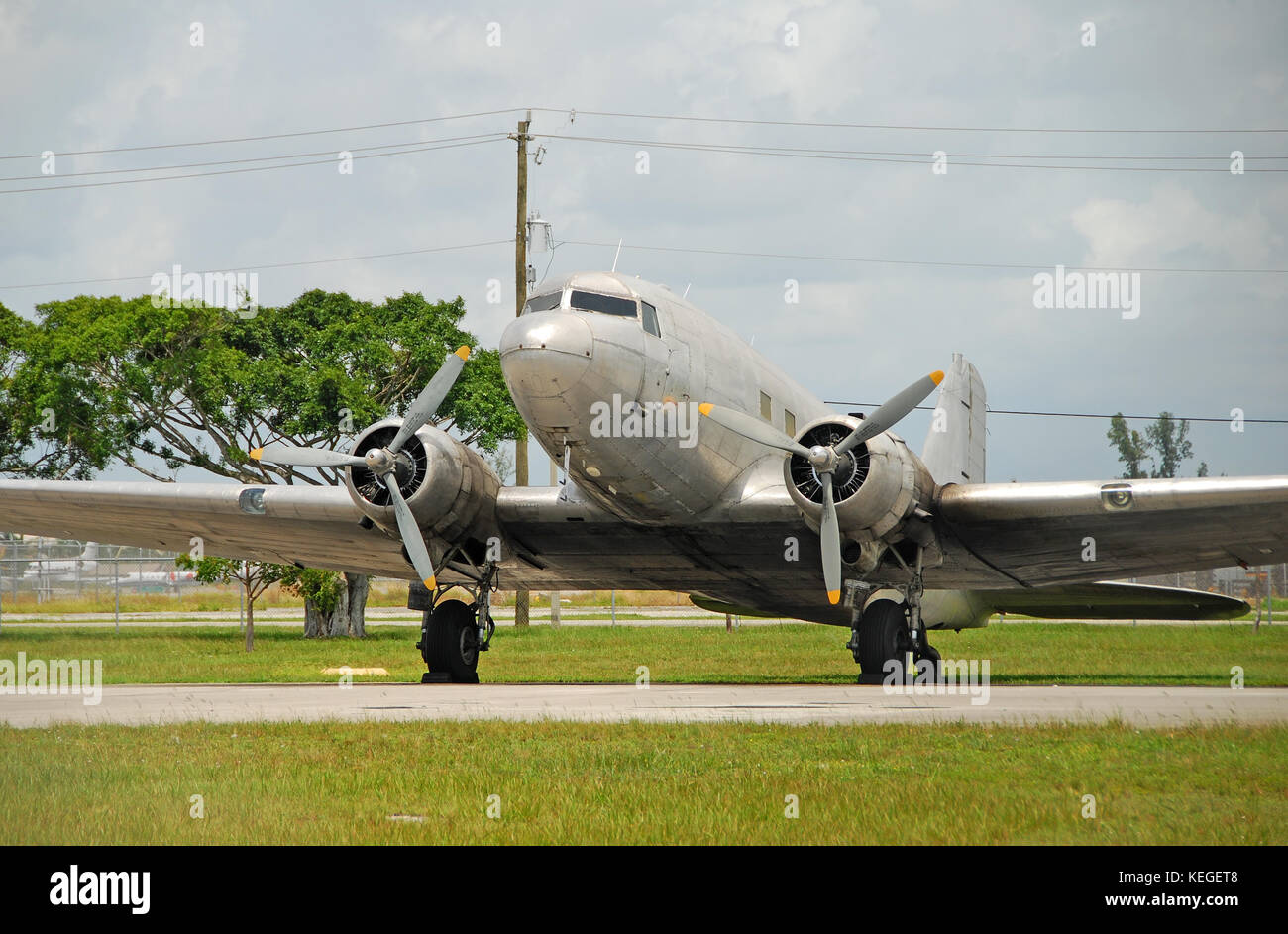 Dc3 propeller hi-res stock photography and images - Alamy