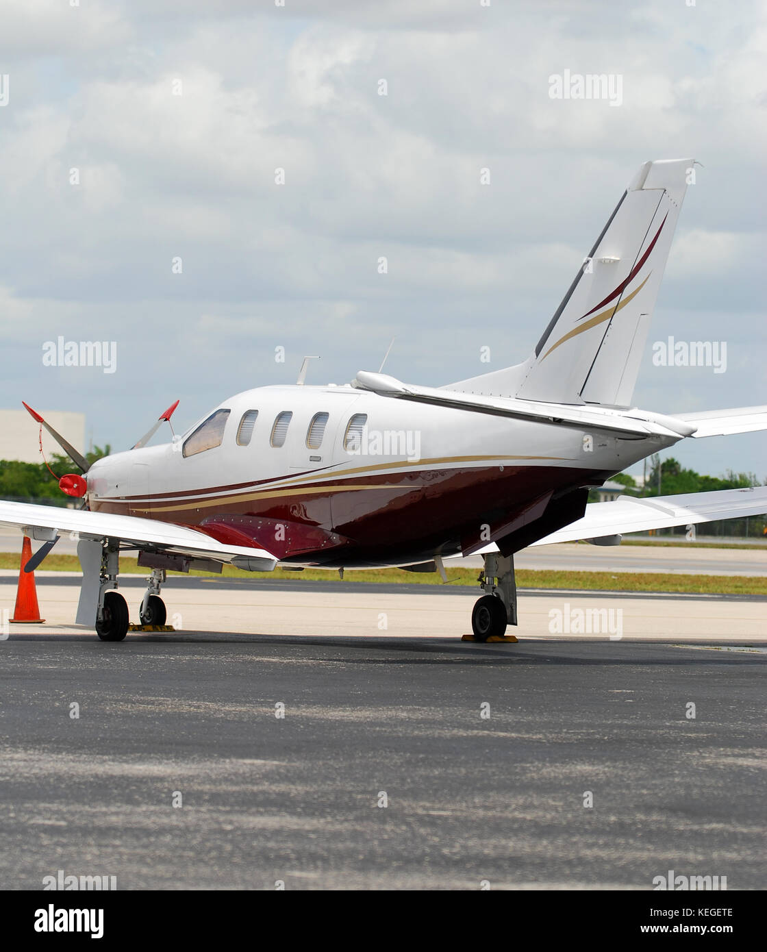 Private propeller airplane rear view Stock Photo - Alamy