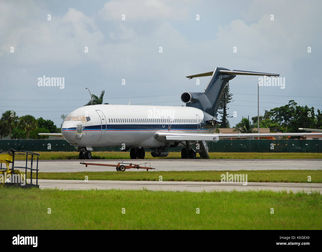 Boeing 727 engine hi-res stock photography and images - Alamy