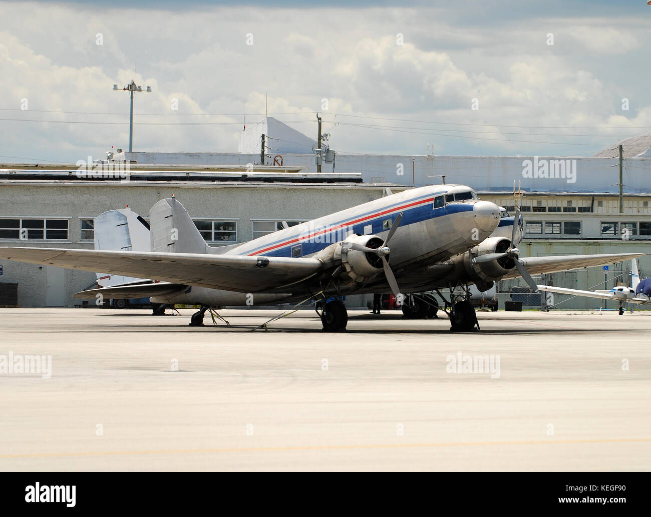 Old DC-3 airplane Stock Photo - Alamy