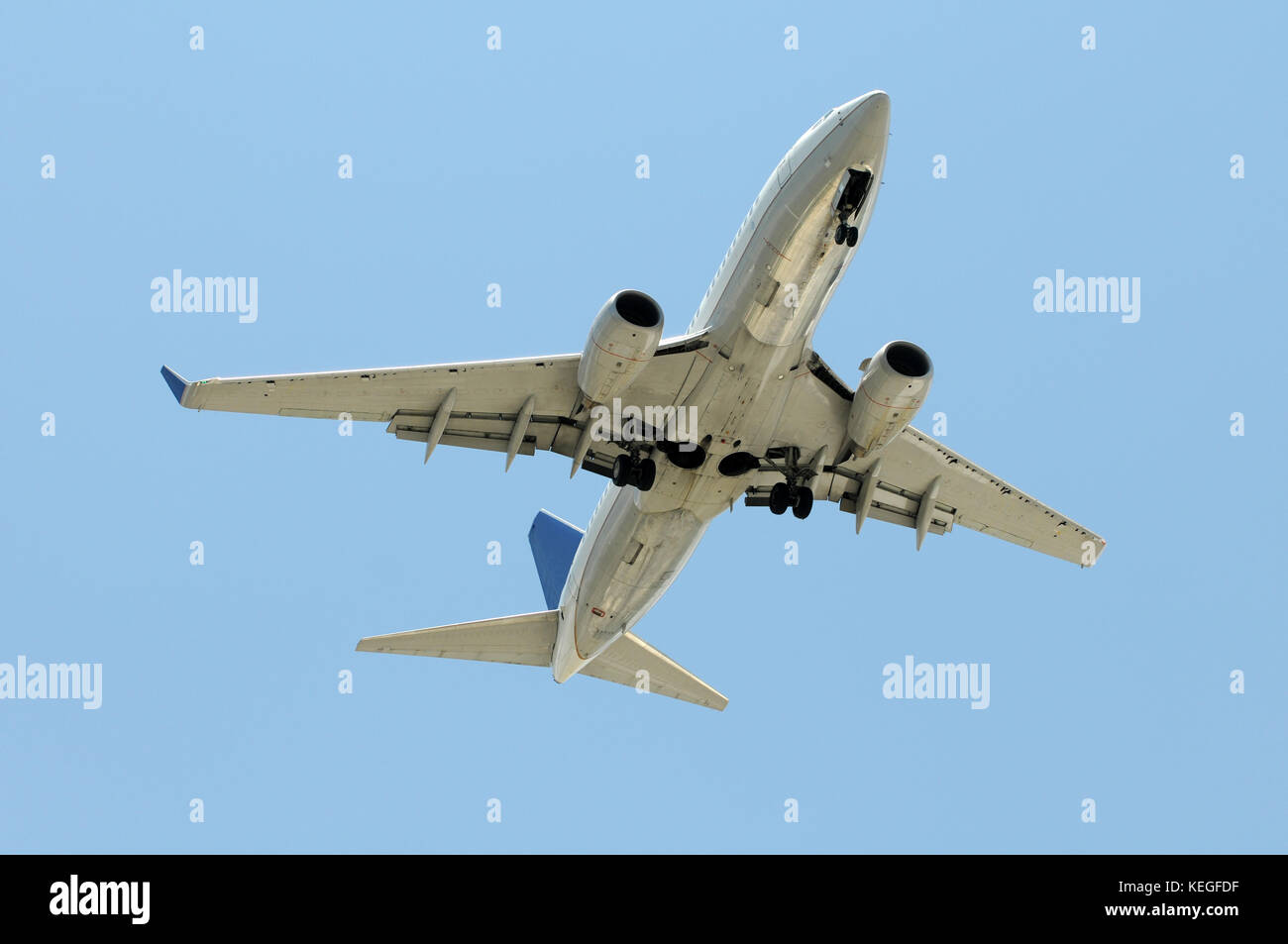 Passenger jet passing overhead before landing Stock Photo - Alamy