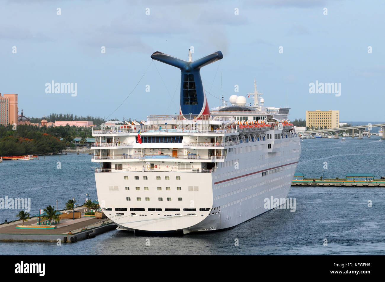 Ocean liner visiting the port of Nassau, Bahamas Stock Photo - Alamy