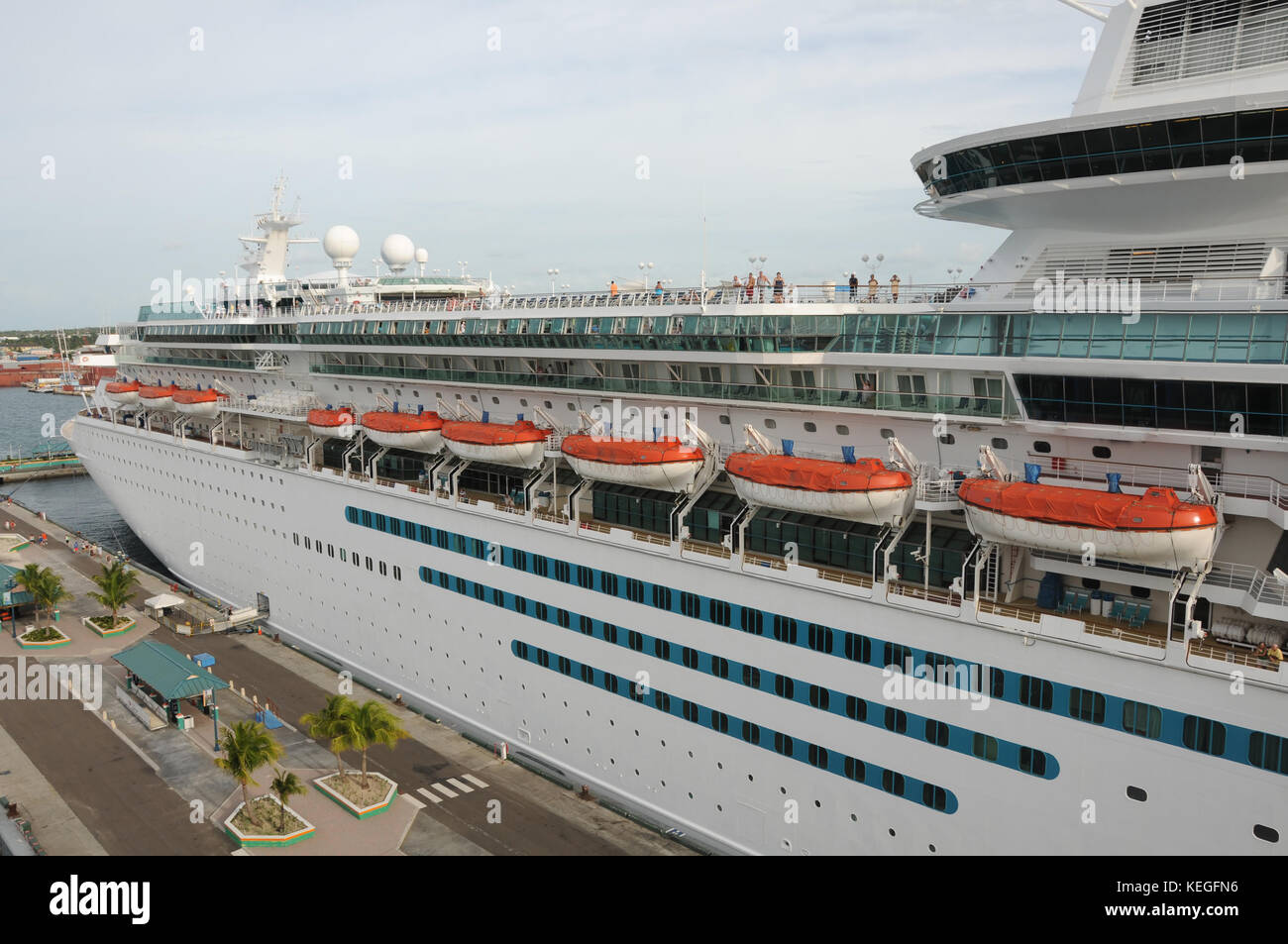 Ocean liner docked in the port of Nassau, Bahamas Stock Photo - Alamy