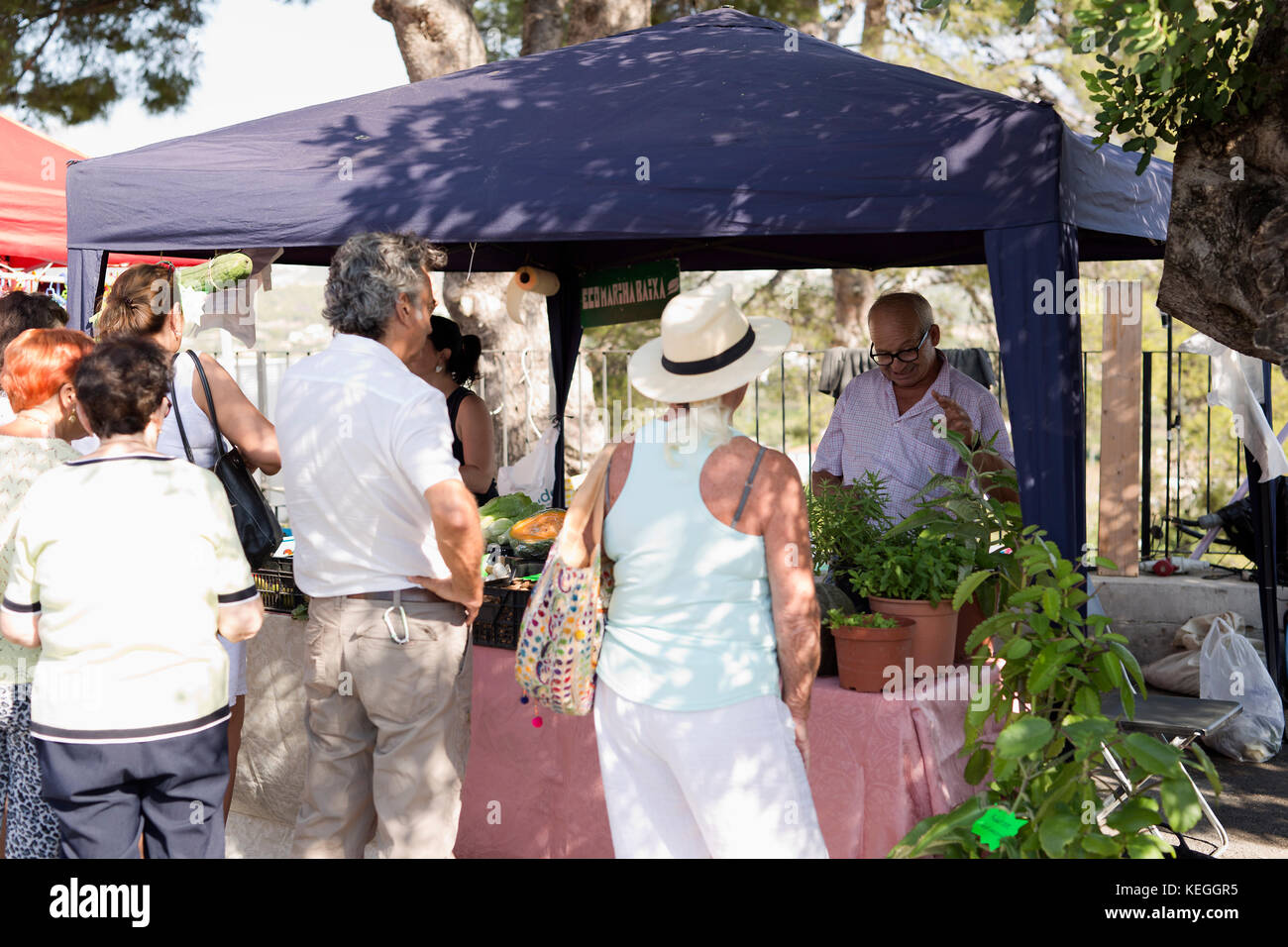 Altea, Spain. 15 de Octubre de 2017: Group of people buying at a ...