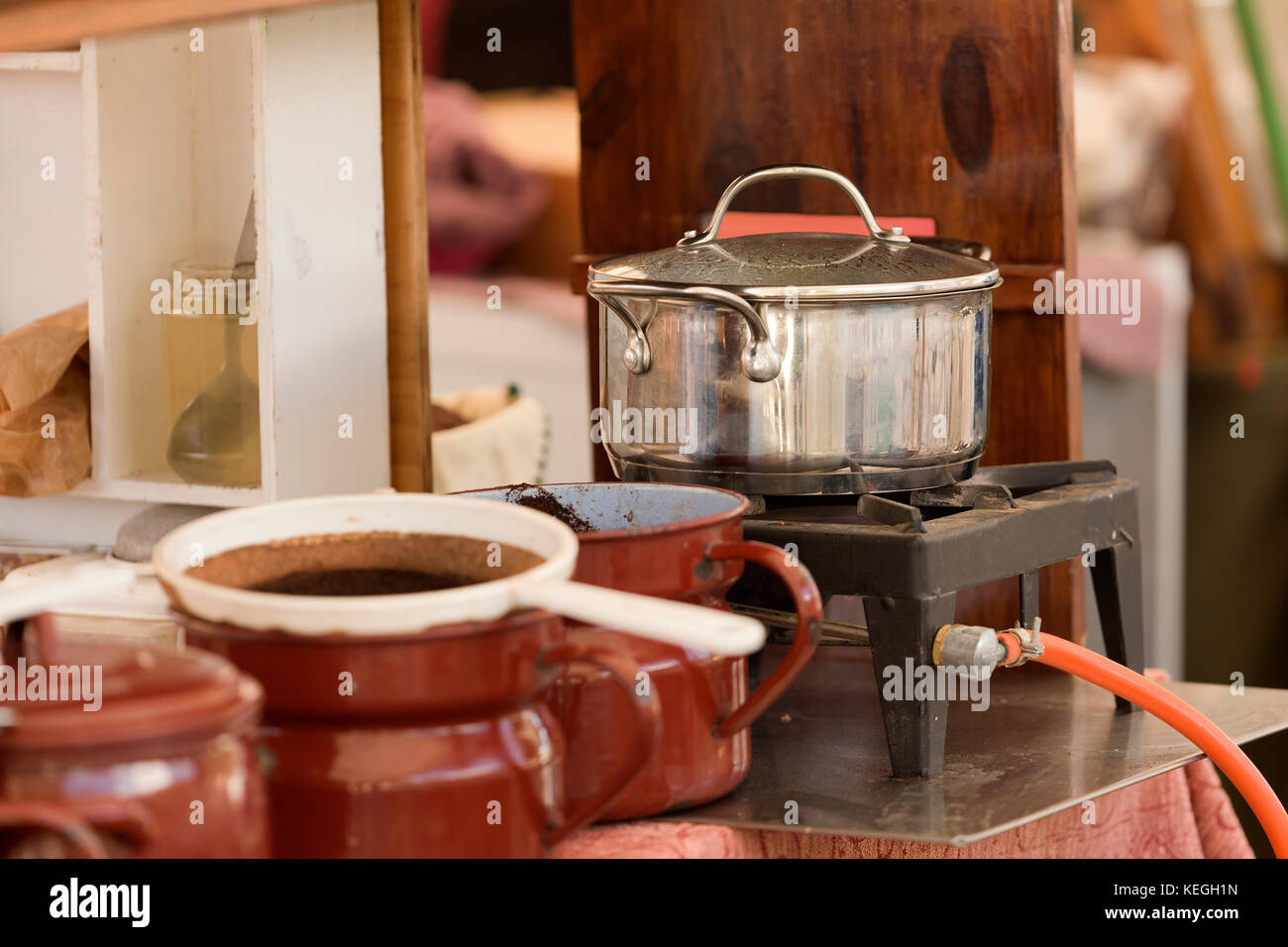 Pots for cooking hi-res stock photography and images - Alamy