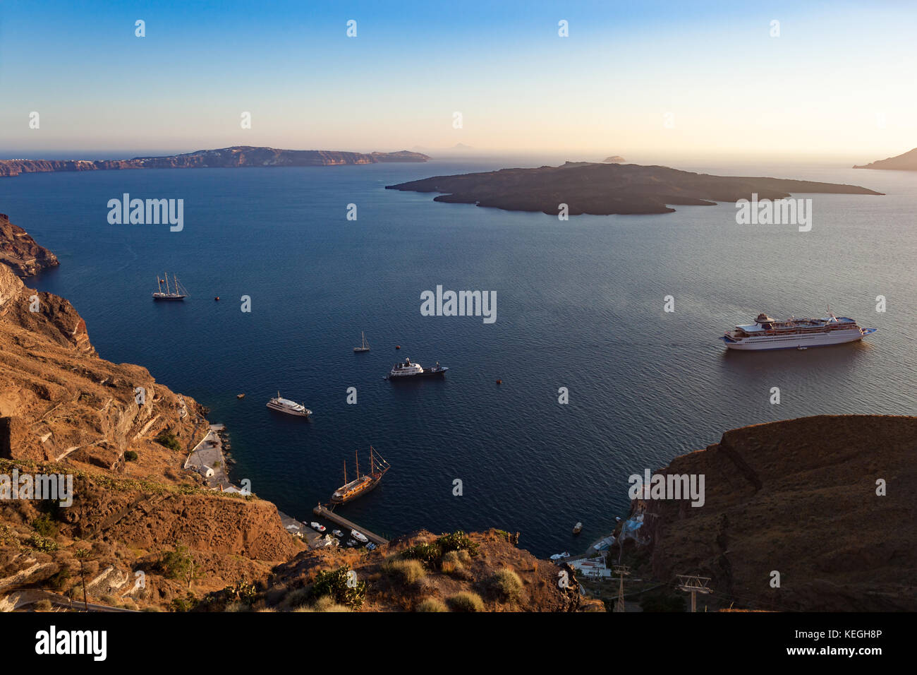Oia caldera over Aegean sea at sunset, Santorini island, Greece Stock ...
