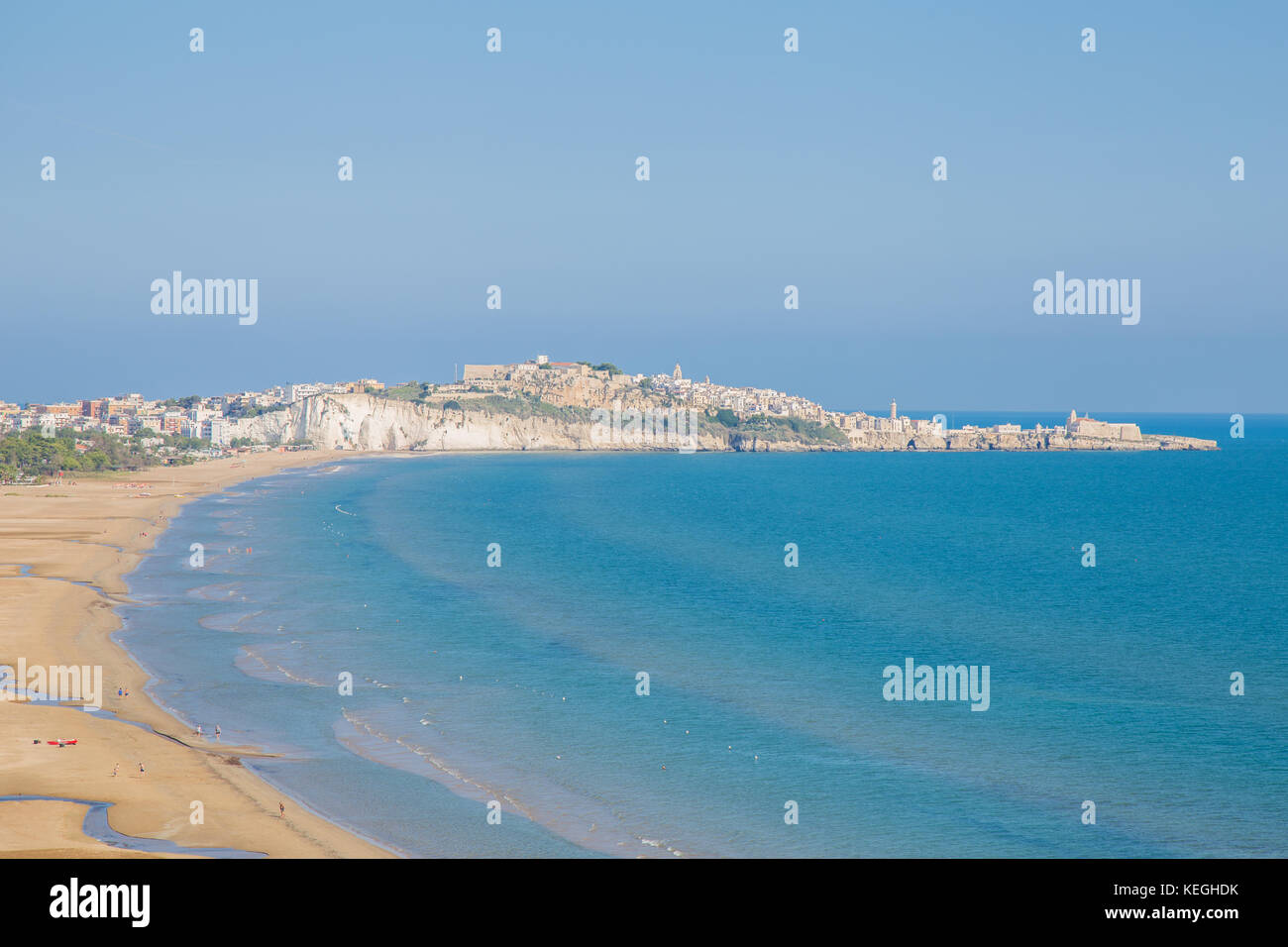 Vieste beach with the eponymous town in the background Stock Photo - Alamy